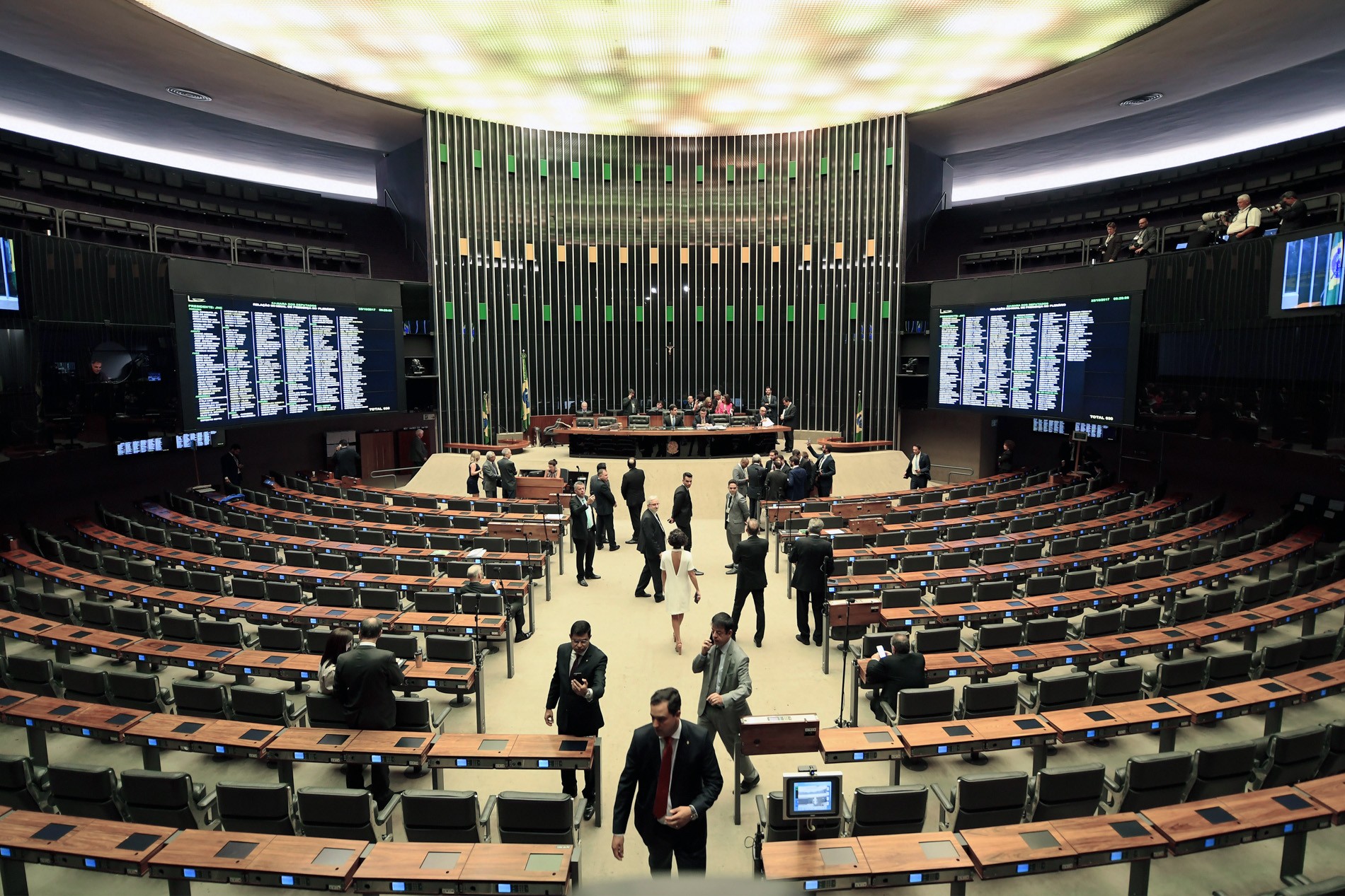 Deputados têm ganhos milionários em 4 anos; parlamentar do Novo tem ...