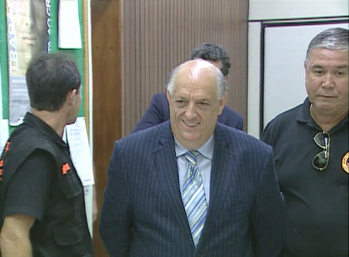 Ex-secretário de governo de Canoas Chico Fraga se entrega à Polícia Federal