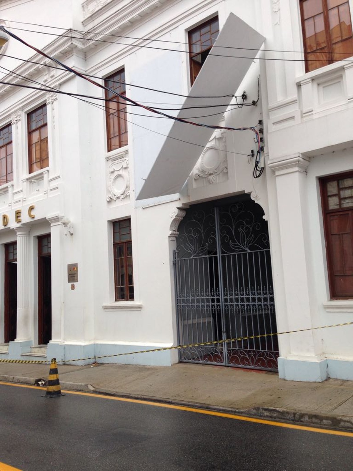 Trecho no Centro de Sorocaba é interditado devido ao risco de queda de ...