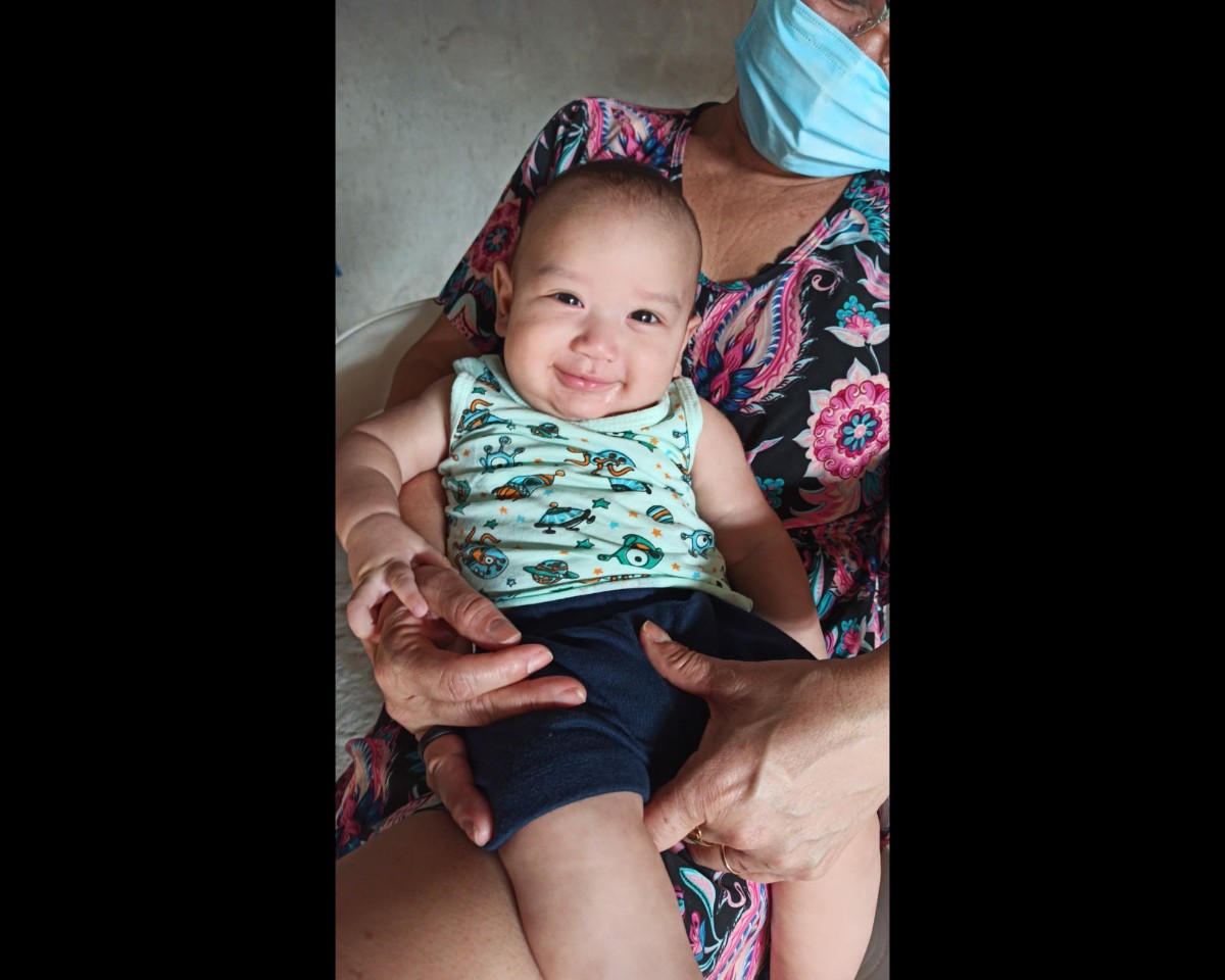 Mãe de menino que teve Covid-19 aos 3 meses de vida celebra a Pfizer ...