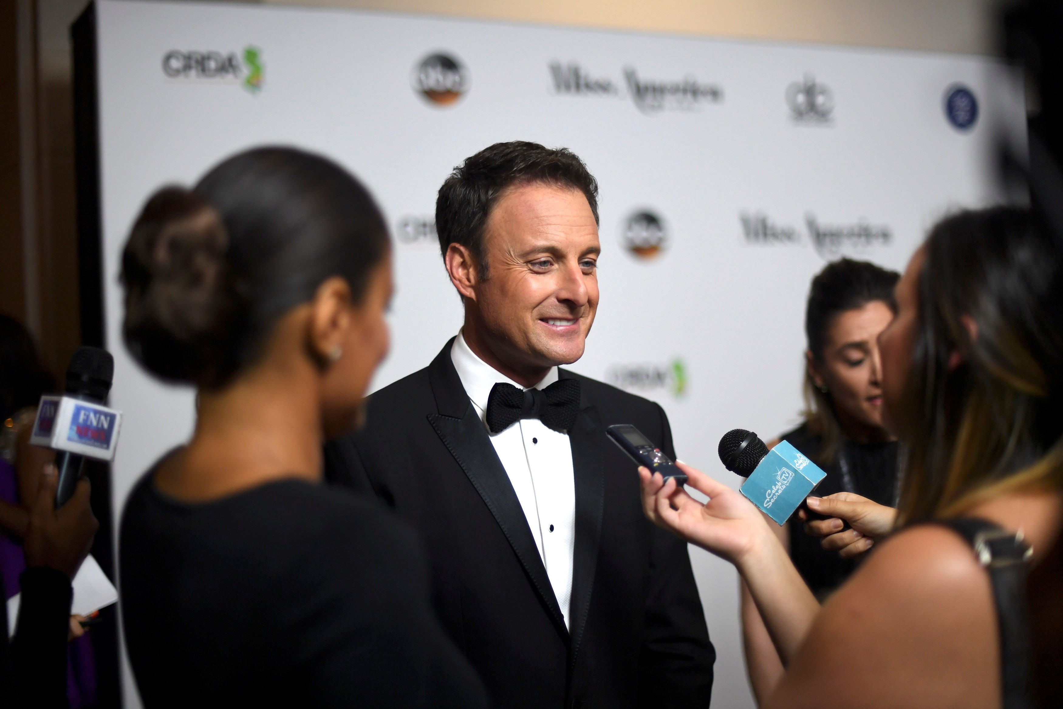 Apresentador Chris Harrison deixa franquia 'Bachelor' após comentários ...