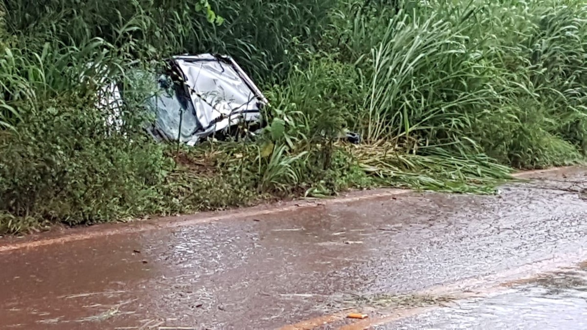 Mulher morre em capotamento na PR-180, diz PRE | Oeste e Sudoeste | G1