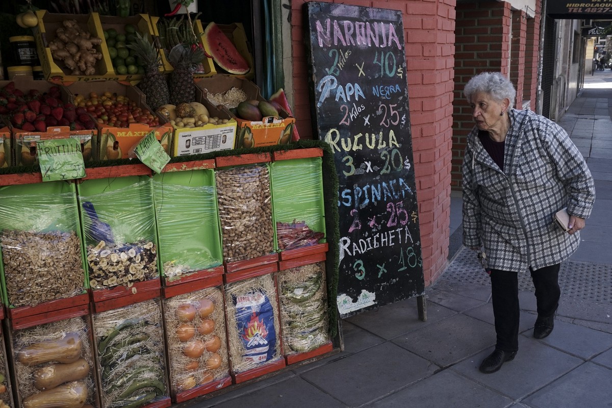 Em meio à crise, consumidores na Argentina sentem perda do poder de ...