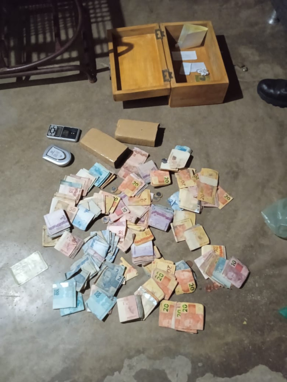 Operação Cumpre Mandados Contra Grupo Suspeito De Tráfico De Drogas E