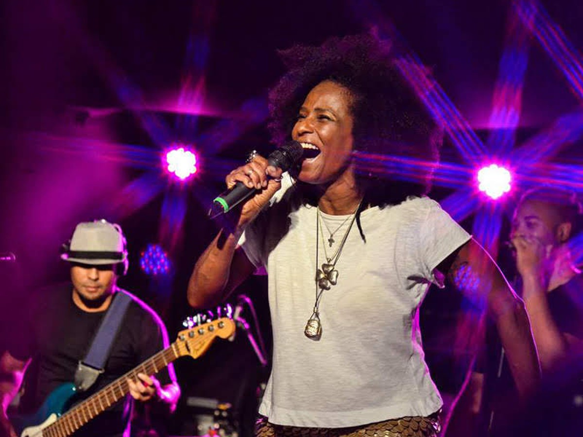 Izzy Gordon celebra 30 anos de carreira em show no Sesc Mogi nesta ...