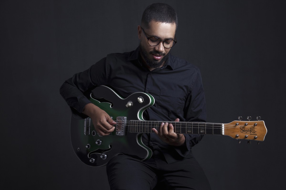 Amorim estreia carreira solo com a balada anti-coach 'Desmotivacional ...