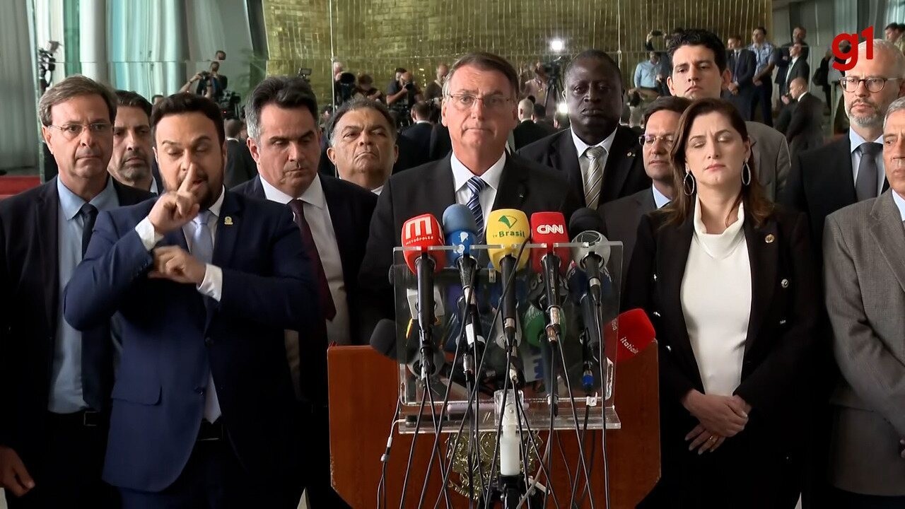 Veja e leia a íntegra do primeiro discurso de Bolsonaro após derrota no ...