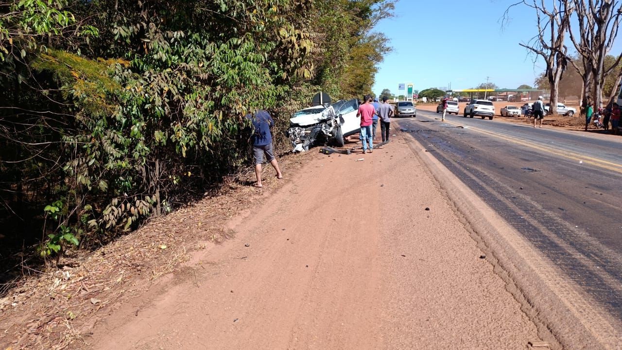 Acidente entre carreta e carro deixa mortos na BR-153, diz PRF | G1