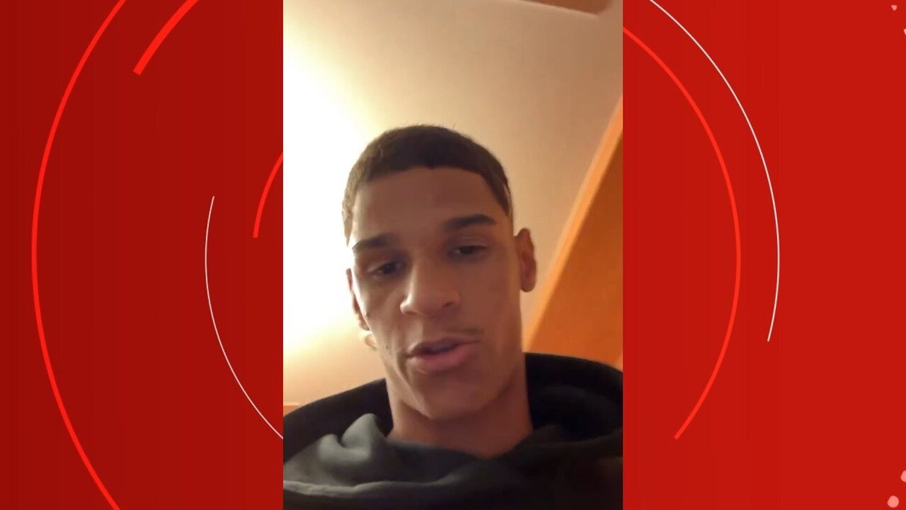 Luva de Pedreiro lança boneco com 'olhos realistas', que fala 'Receba ...