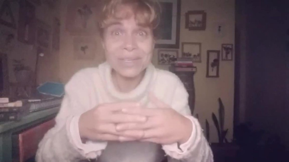 Aretha Marcos, filha de Vanusa, se emociona ao gravar vídeo em ...