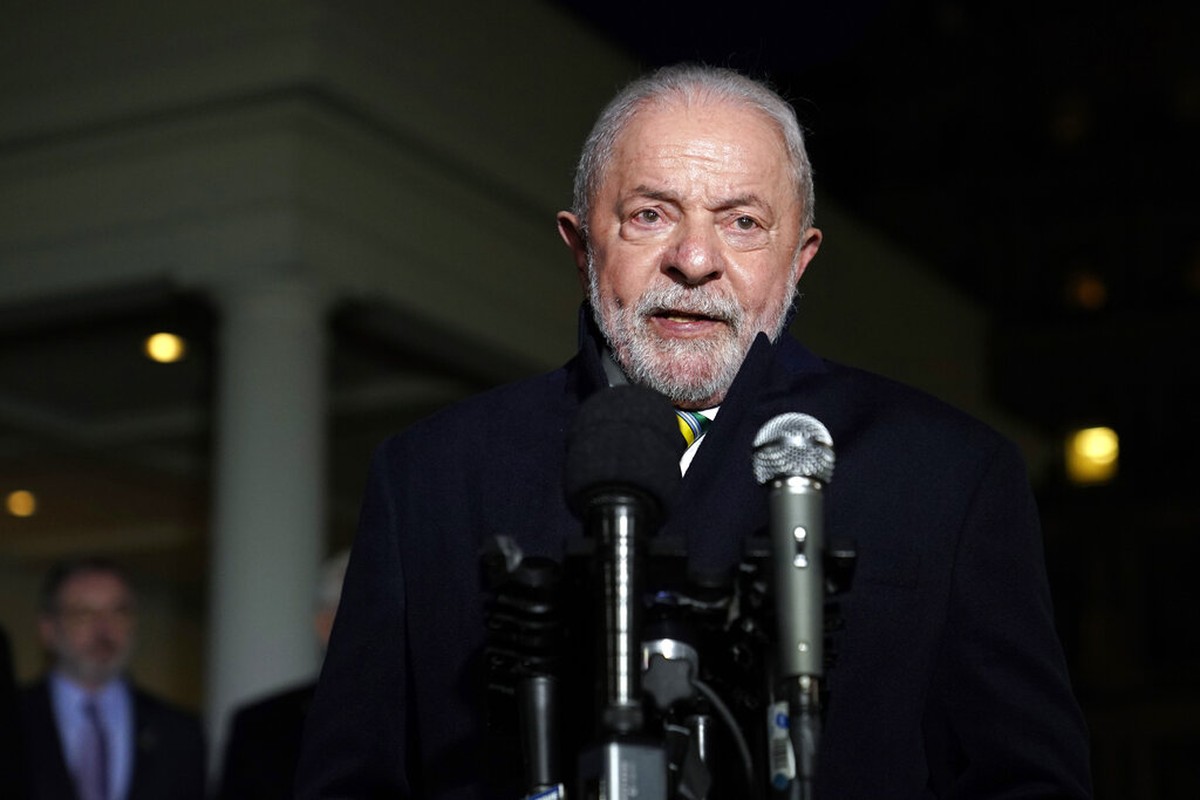 Lula diz que apresentará lei para garantir salário igual entre homens e ...