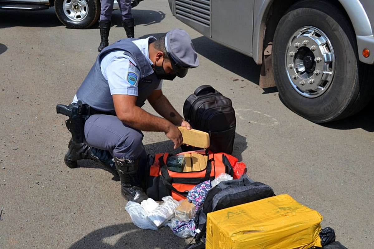 Passageiro De ônibus é Preso Em Pirassununga Com 15 Tabletes De Maconha