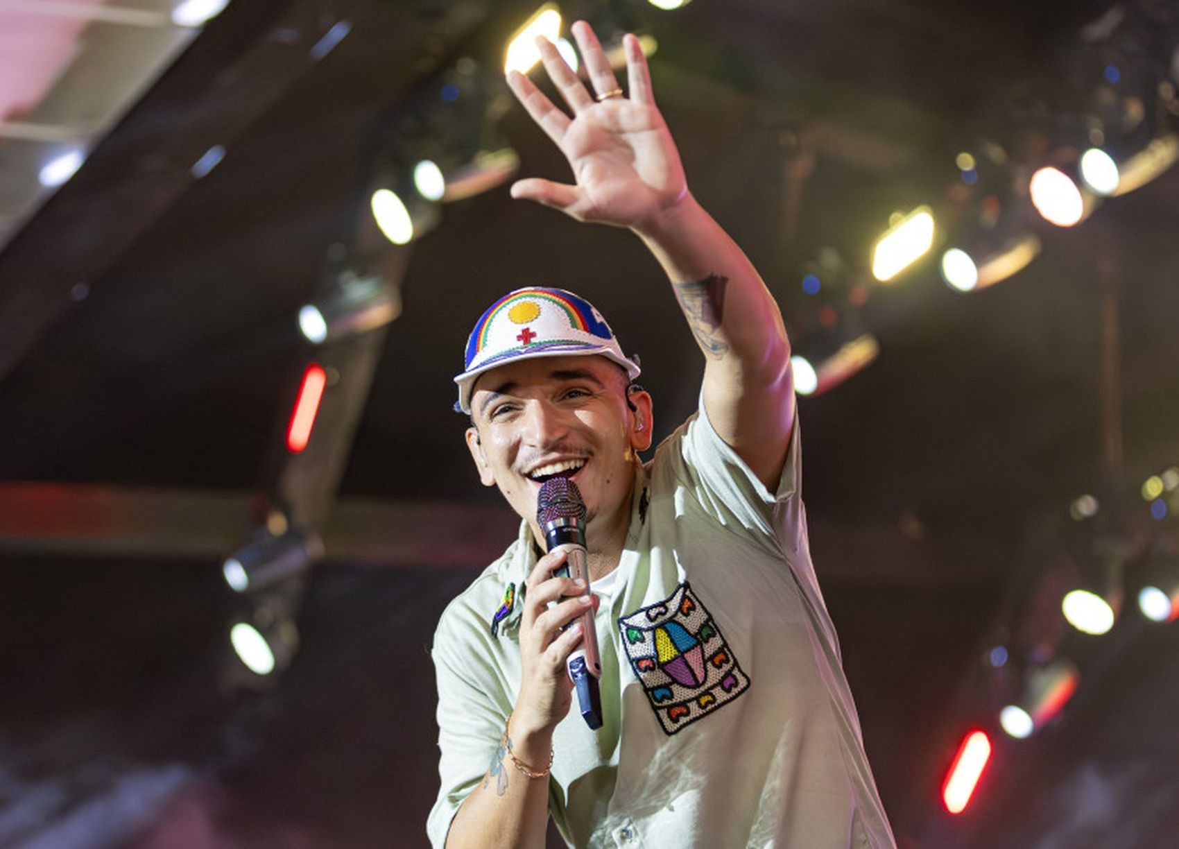 João Gomes em Aracaju: cantor é surpreendido por cordel no palco | G1