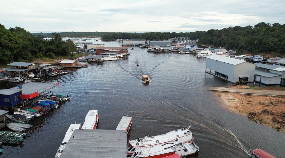 Antes e depois: fotos mostram cenários da maior seca de Manaus em 121 ...