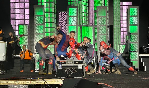 FOTOS E VÍDEOS: Corso da Tusca tem shows com reprodução de meme e ...