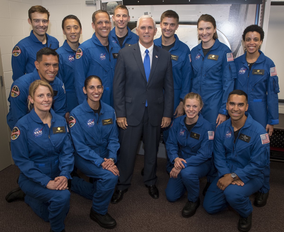Nasa escolhe 12 novos astronautas para turma de 2017: 7 homens e 5 ...