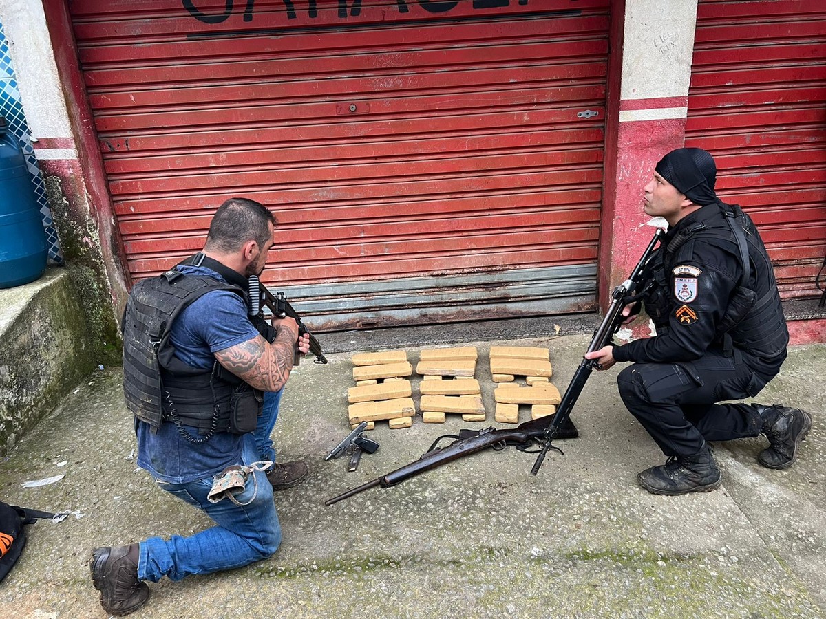 Suspeito de envolvimento com o tráfico morre em troca tiros com policiais em Angra dos Reis ...