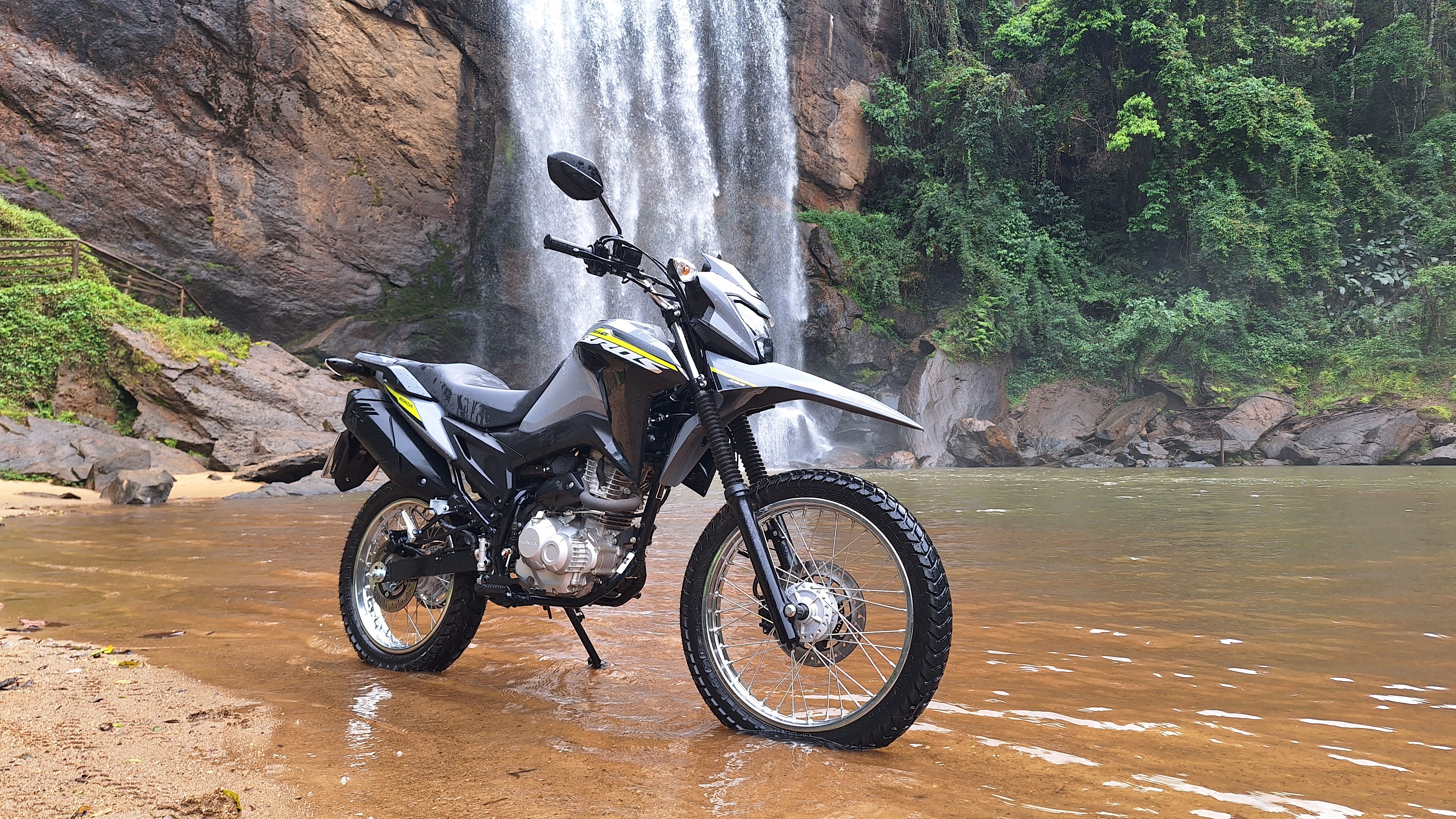 VÍDEO: veja a avaliação do g1 para a nova Honda NXR 160 Bros, a trail ...