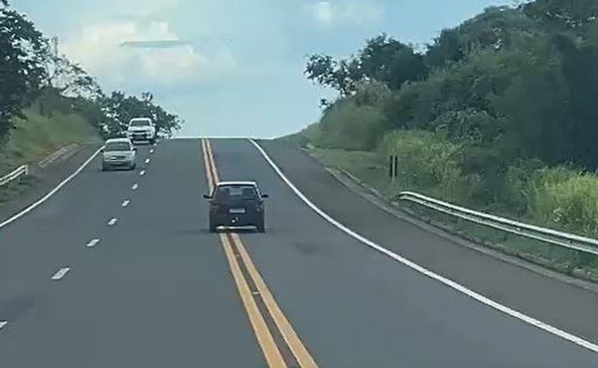 Motorista é preso por embriaguez ao volante após ser flagrado em zigue-zague na Rodovia Assis ...