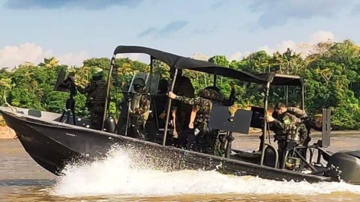 Homem é detido com submetralhadora, pistola e munições no Vale do ...