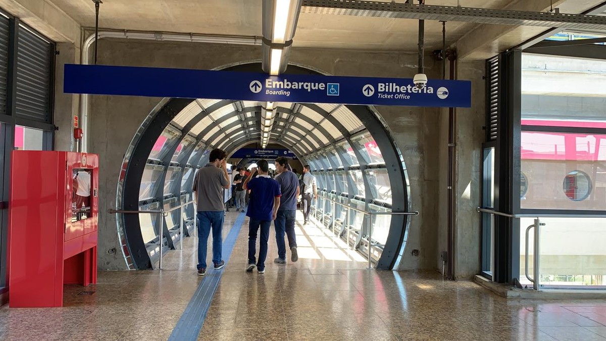 Linha 1-Azul do Metrô opera com velocidade reduzida e controle de fluxo ...