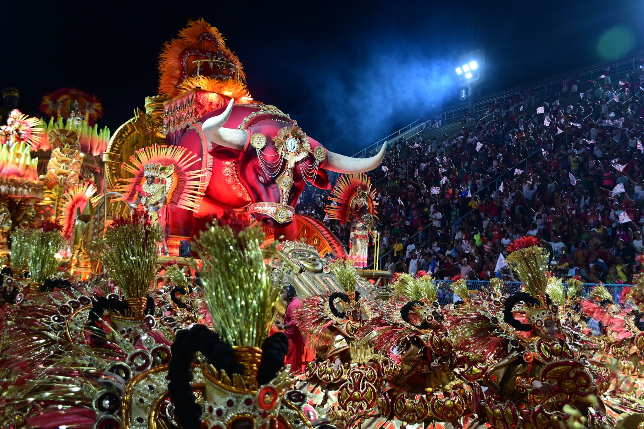 FOTOS: Destaques da primeira noite de desfiles de Carnaval no Rio de ...