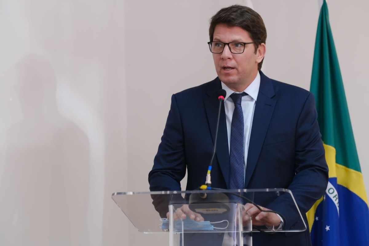 Mario Frias é internado em Brasília e passa por novo cateterismo, após ...