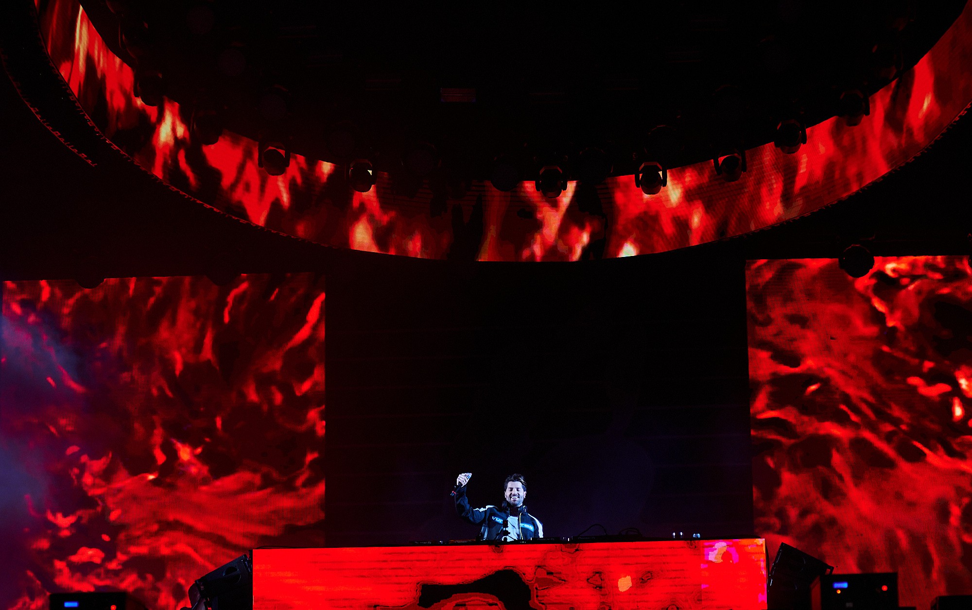 Alok faz superbalada de esquenta na arena de Barretos antes do Show do ...