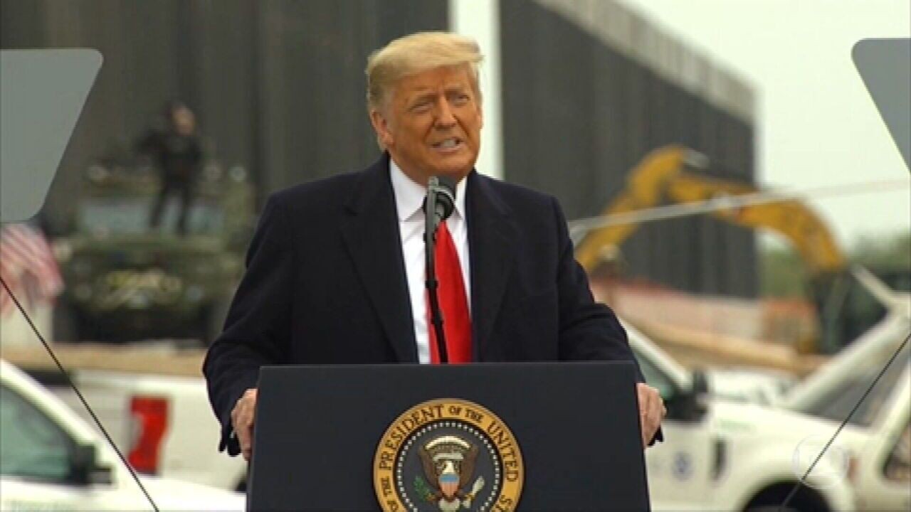 Mike Pence, ex-vice de Donald Trump, presta depoimento na Justiça que ...