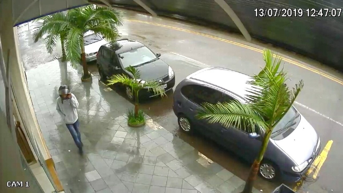 Imagens De Câmeras De Segurança Mostram Assaltante Suspeito De Matar