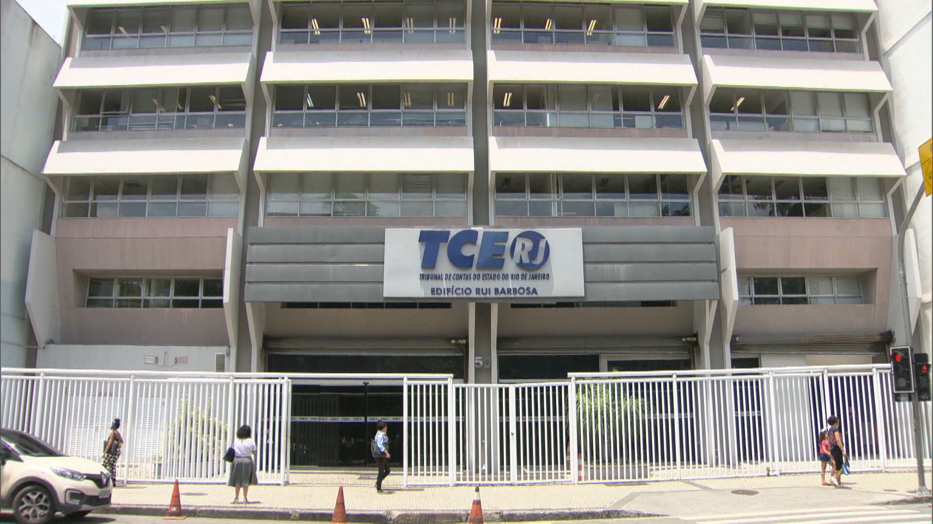 TCE determina que RJ disponibilize dados de todas as viagens para fora do Brasil pagas pelo ...