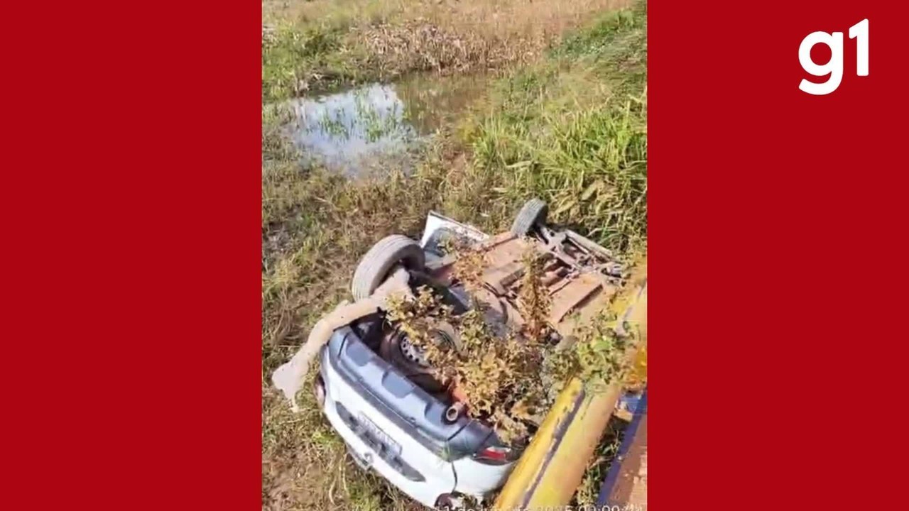 Carro capota após casal se distrair com paisagem no Pantanal de MT | Mato Grosso | G1