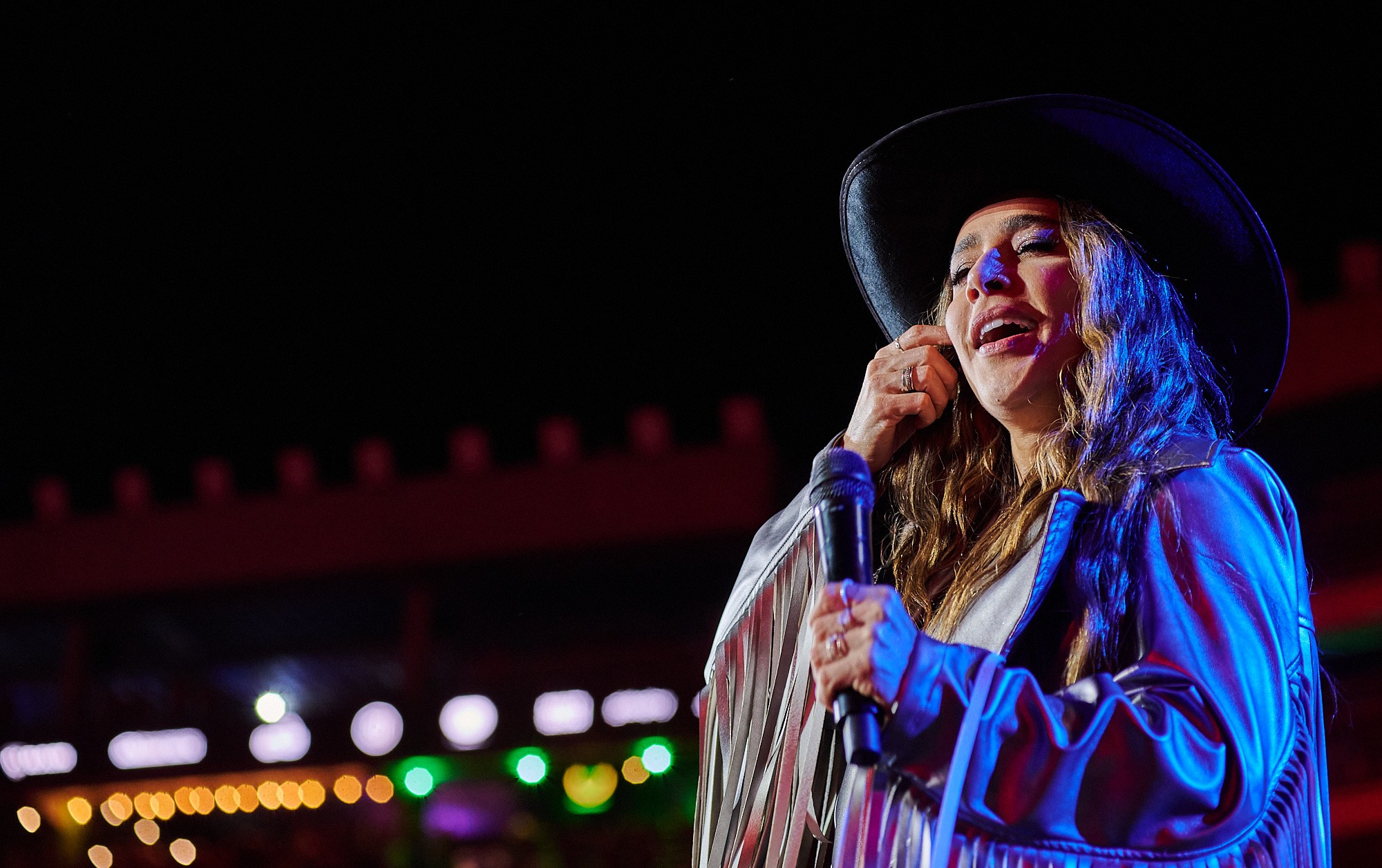 Lauana Prado chora ao realizar 'sonho de criança' de cantar no palco da ...