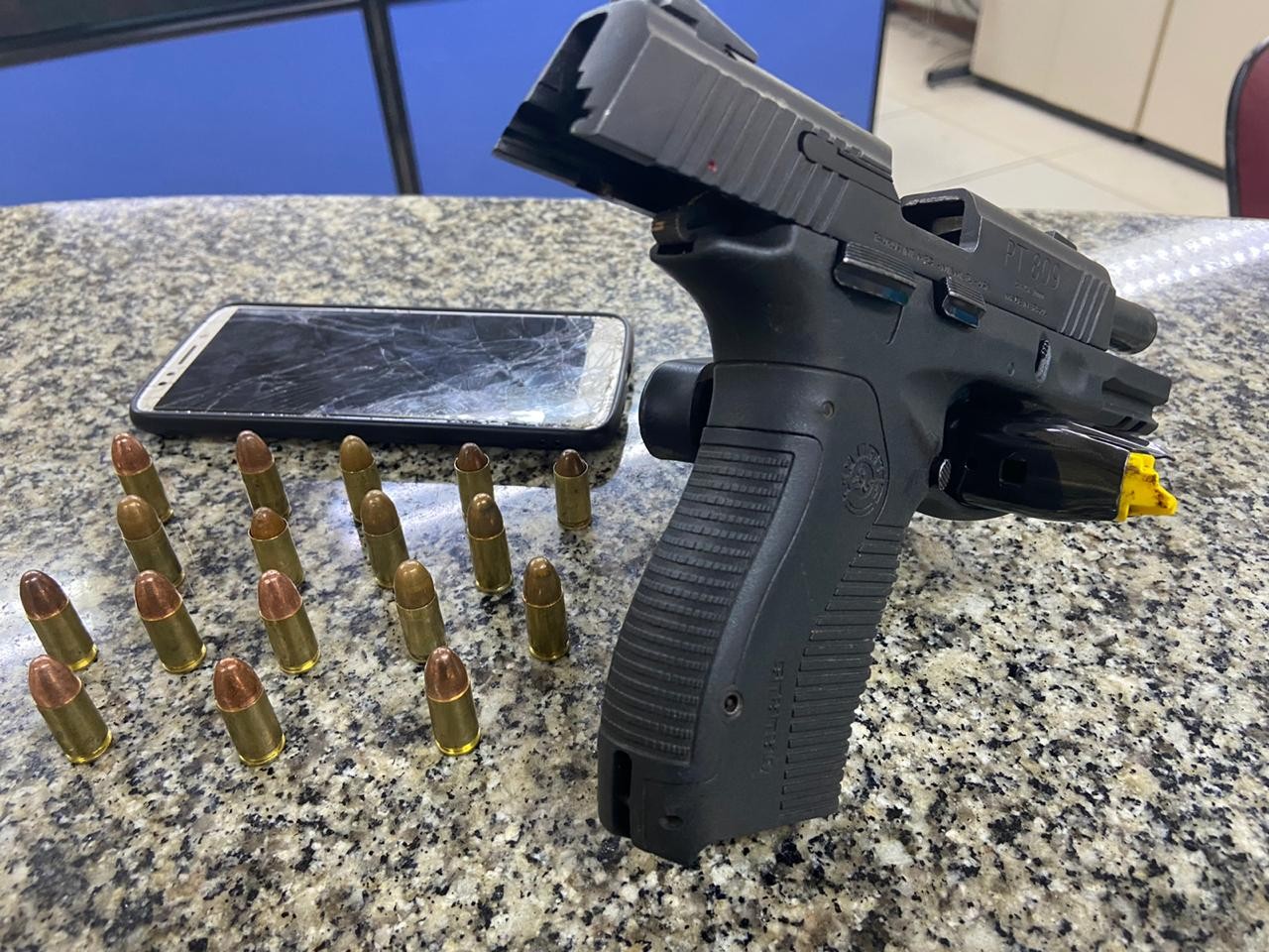 Homem é baleado com tiro de fuzil durante confronto com PM em Volta ...