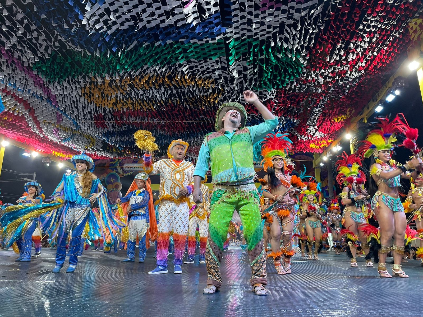 Boi Brilho da Ilha e Boi de Santa Fé são destaques desta quinta-feira ...