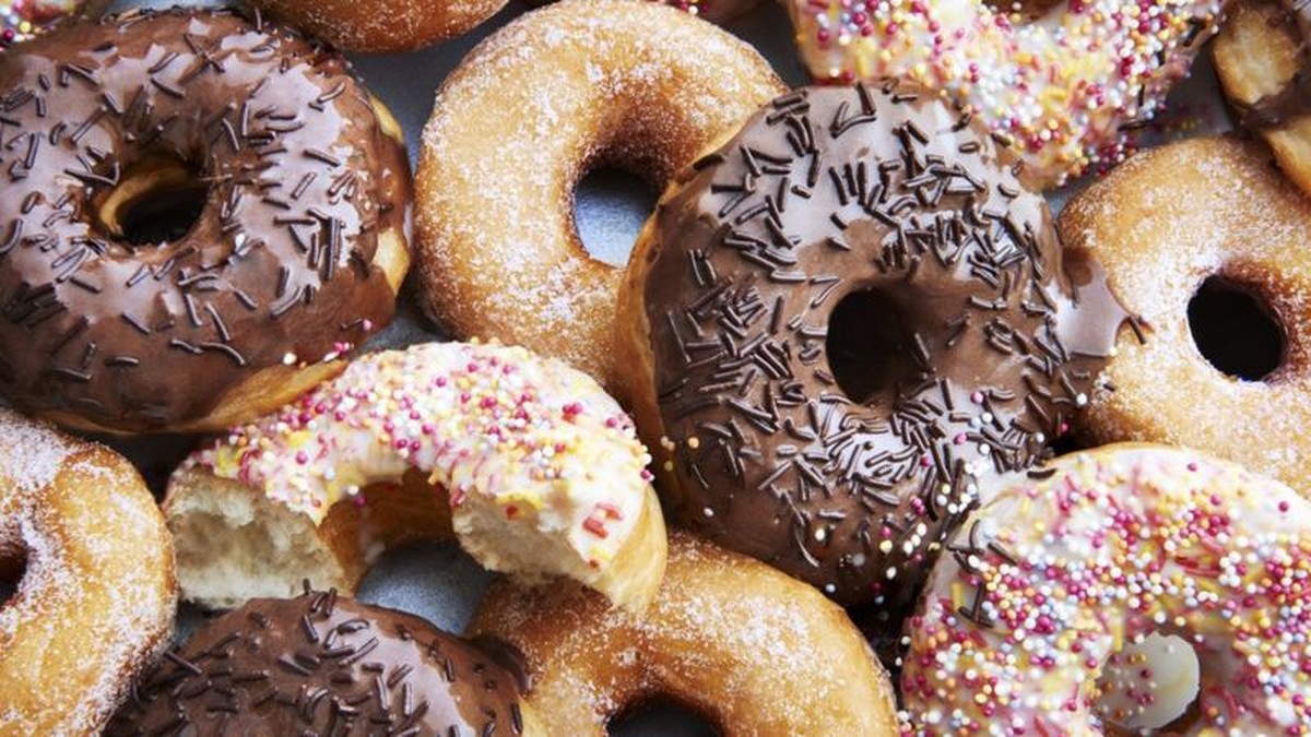 A história dos donuts, de doce de soldados e marinheiros a mania ...