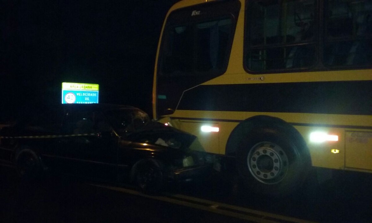 Ônibus com 50 estudantes bate em carro, na RJ-145, em Valença, RJ | Sul ...