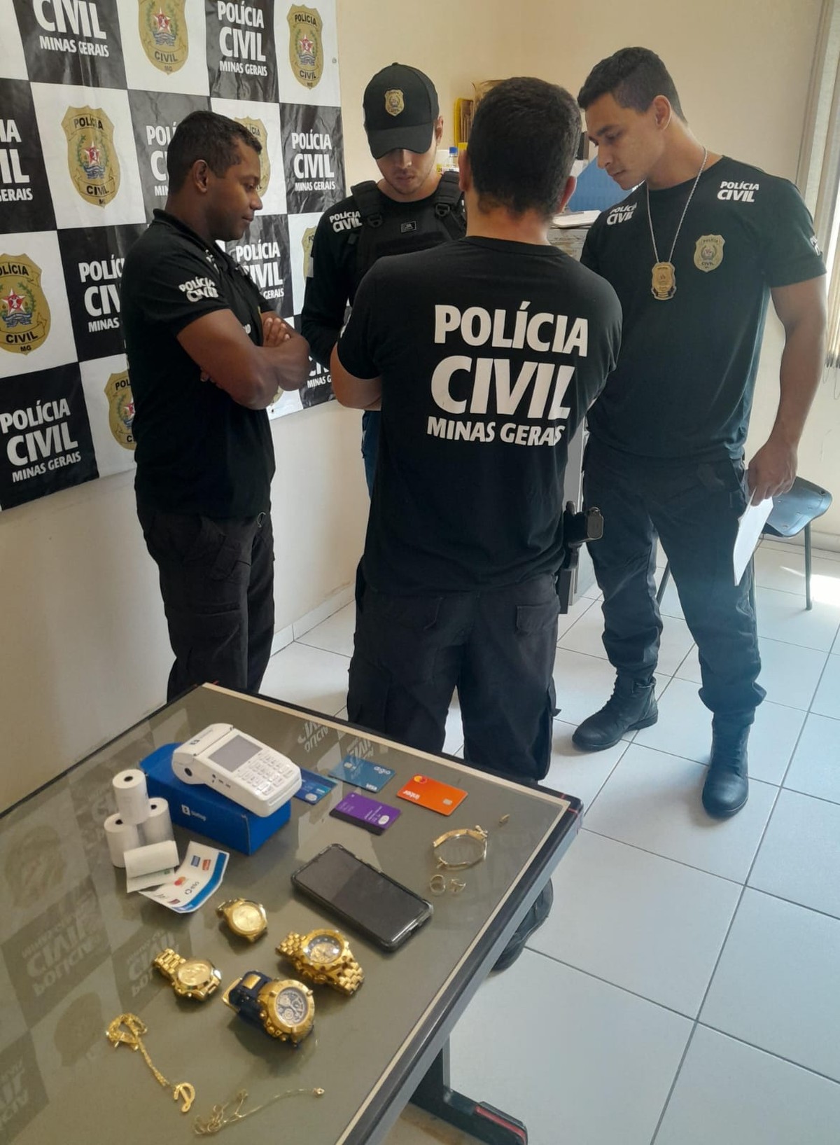 Polícia Civil Cumpre Mandado De Busca E Apreensão Contra Funcionário