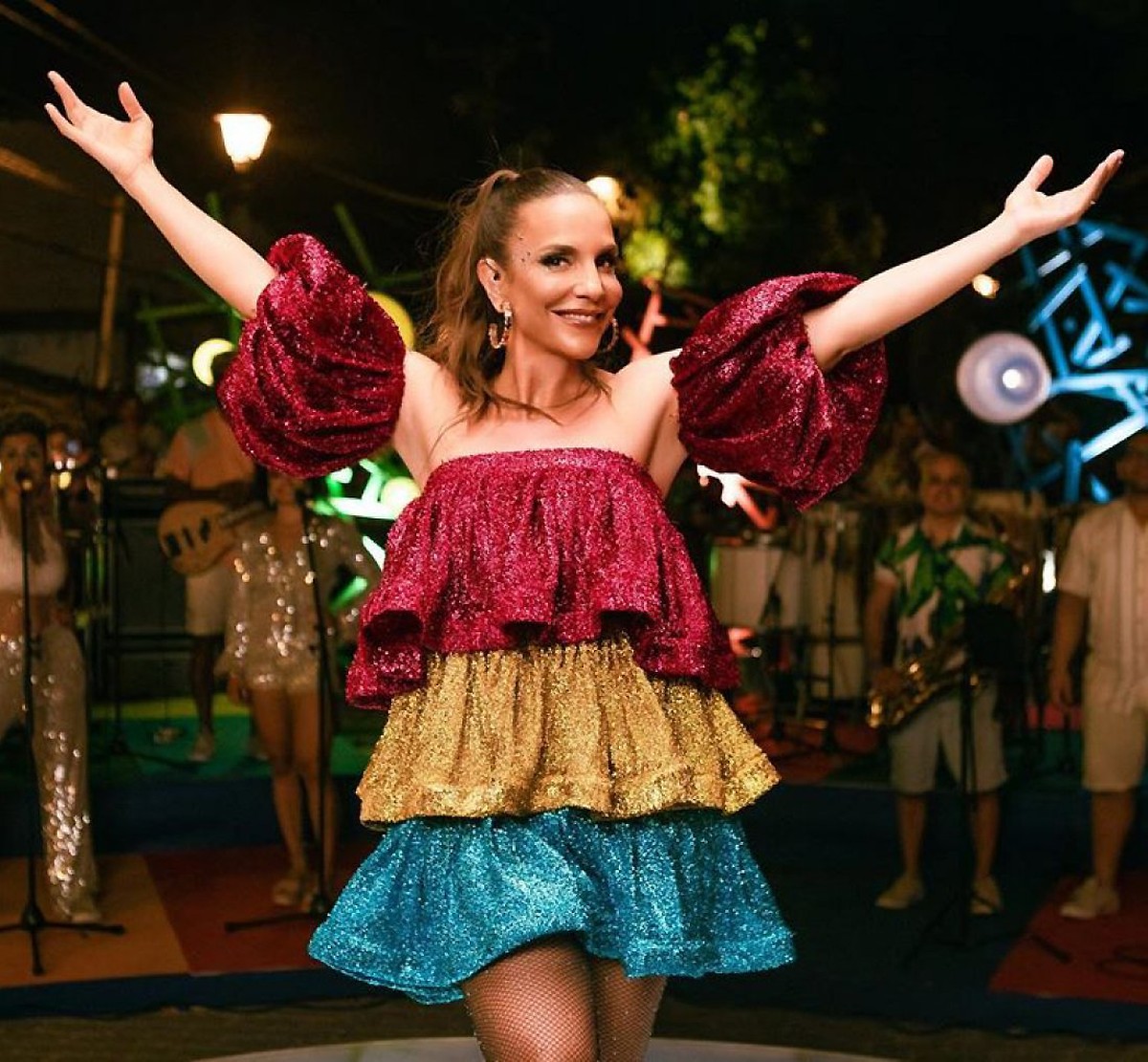 Ivete Sangalo arma 'Arraiá da Veveta' para manter tradição junina ...
