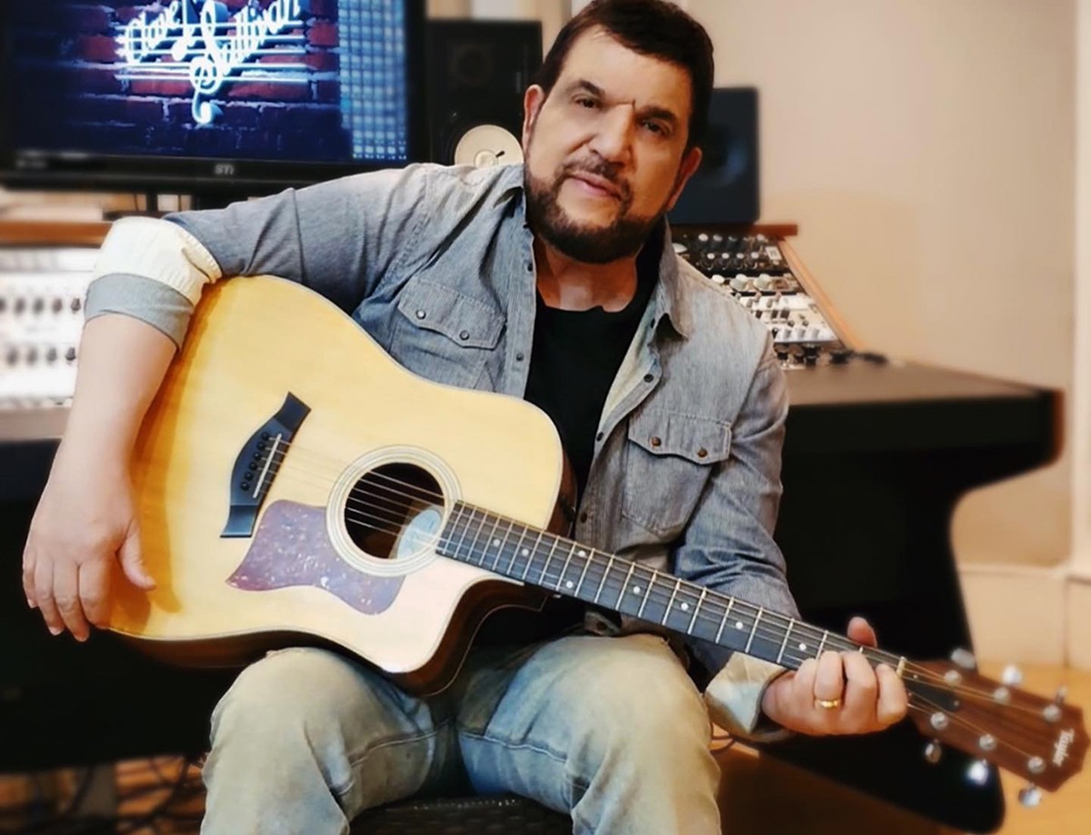 Michael Sullivan saúda 'Pátria de saia' em single que traz à tona ...