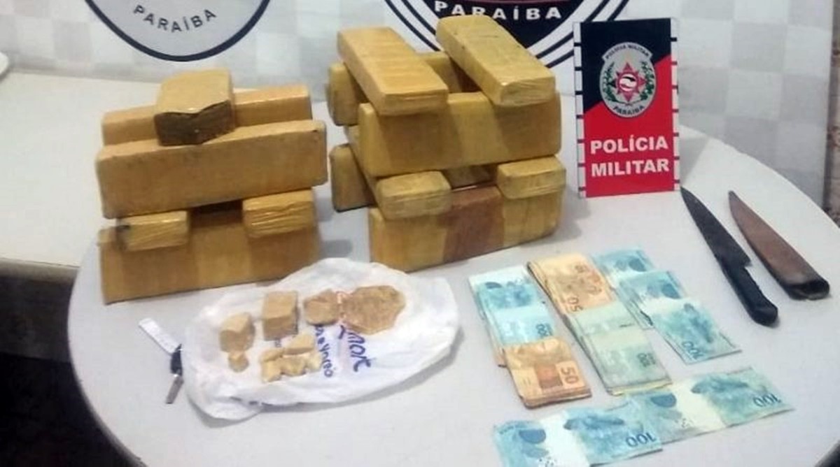 Polícia Militar desarticula ponto de venda de drogas que funcionava ...