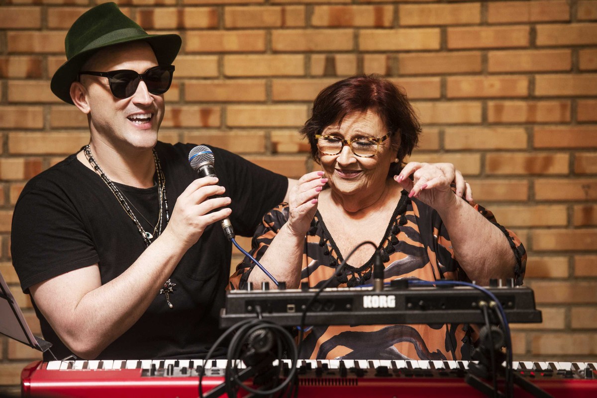 Ator Paulo Gustavo divide palco com mãe Déa Lúcia em musical que chega ...