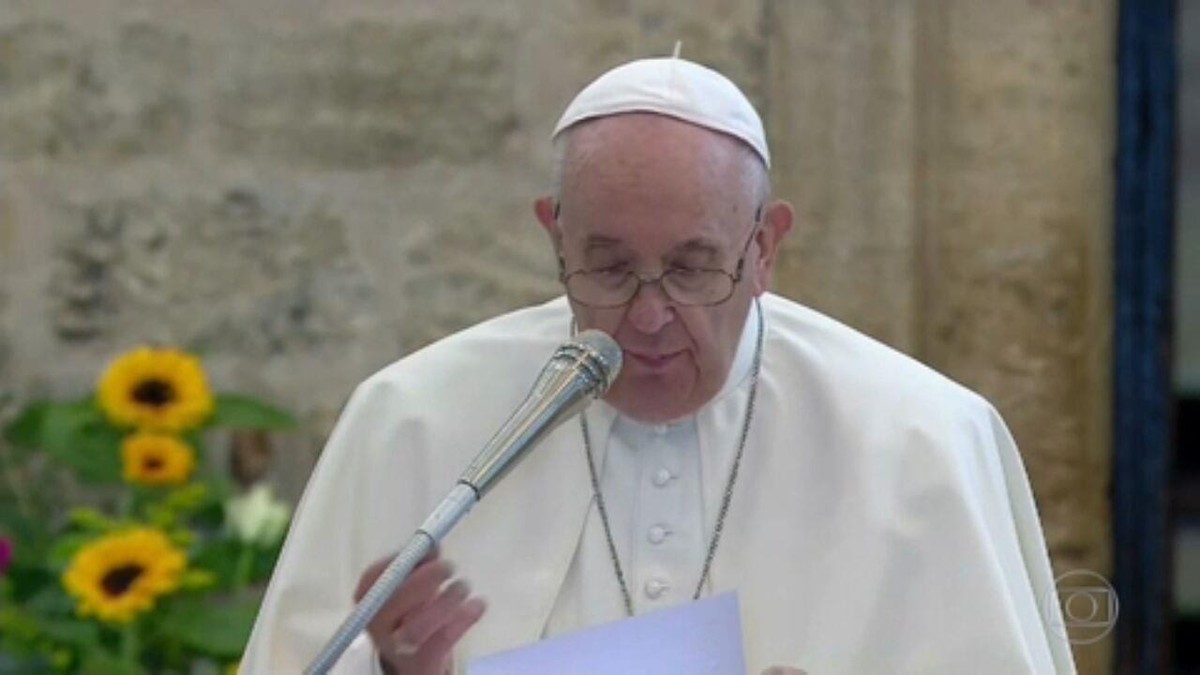 Francisco se encontra com 500 fiéis de vários países | Jornal Nacional | G1