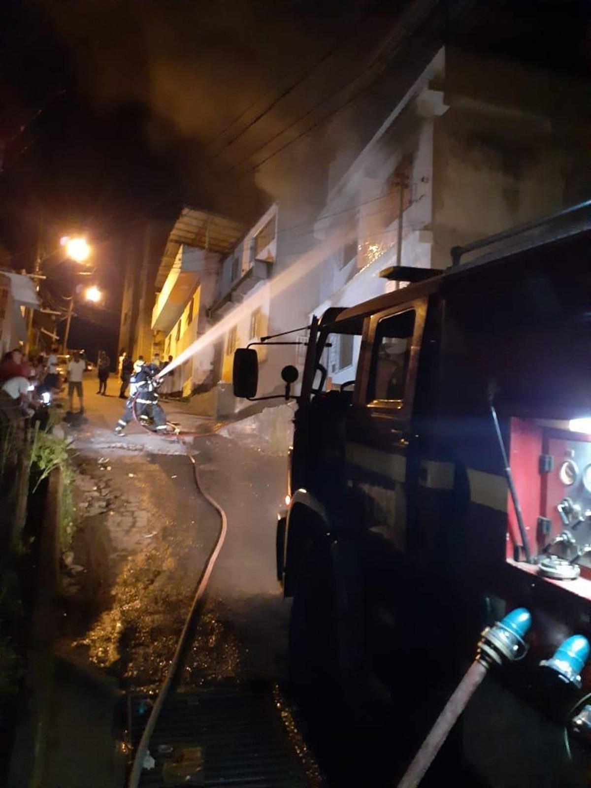 Idoso morre durante incêndio em residência, em Caratinga | Vales de ...