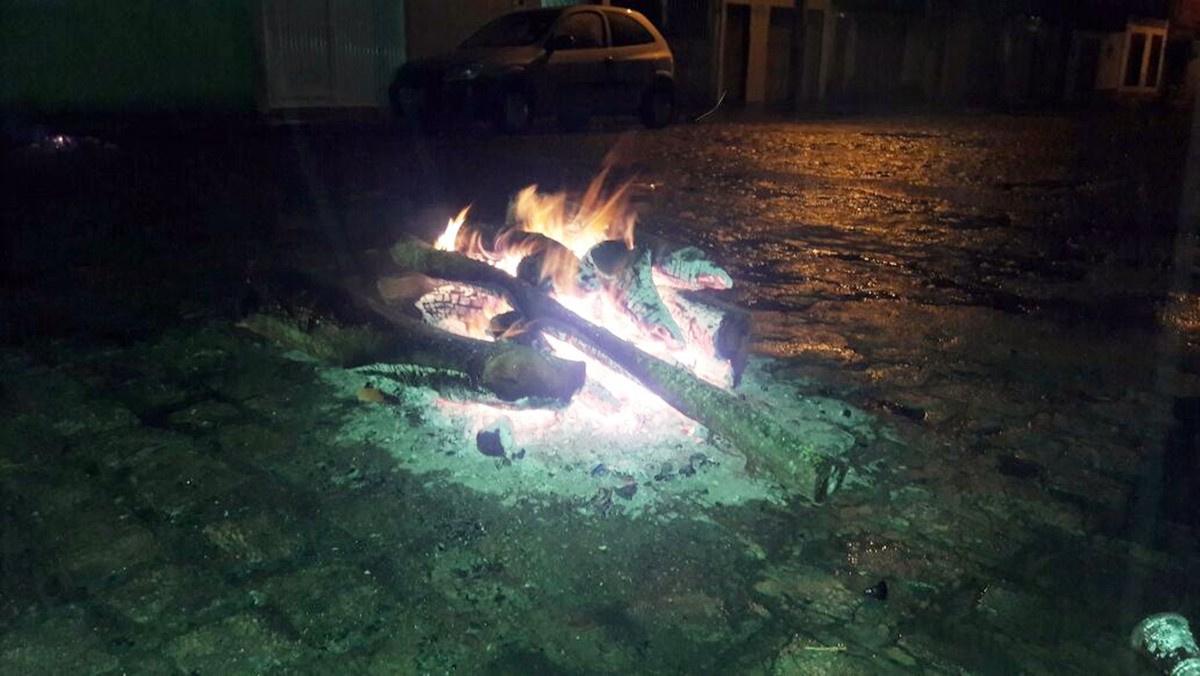 Tradição de acender fogueira no São João resgata cultura na Paraíba