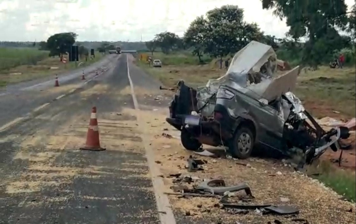 Acidente deixa dois mortos e quatro feridos em rodovia do interior de ...
