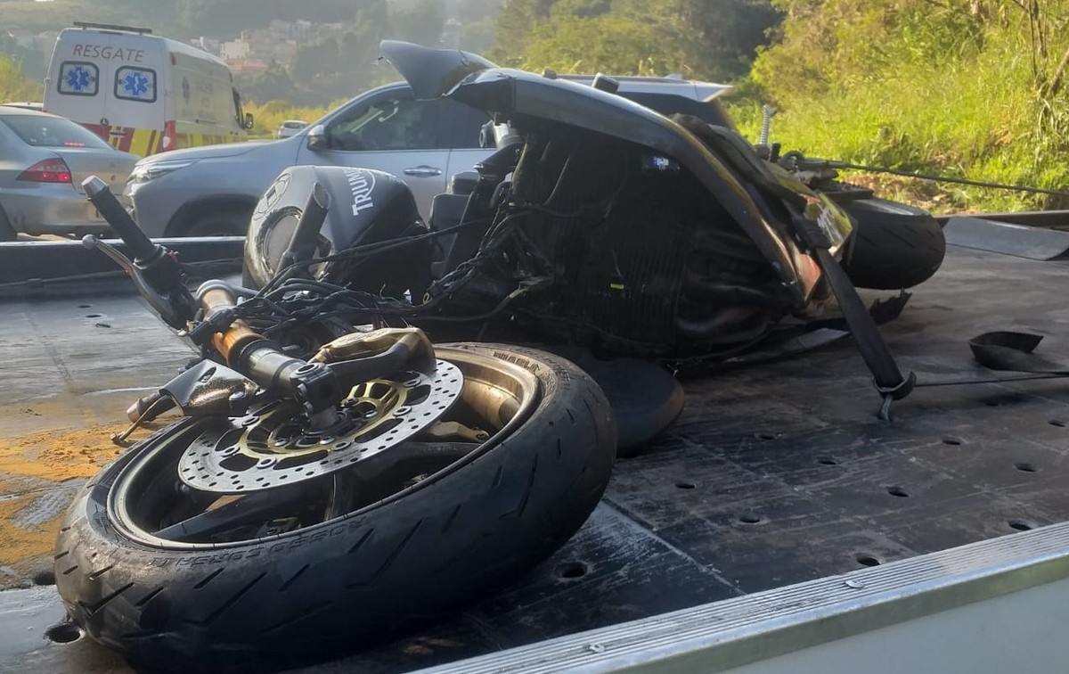 Acidente entre carro e moto deixa motociclista ferido em rodovia de São Roque | Sorocaba e ...