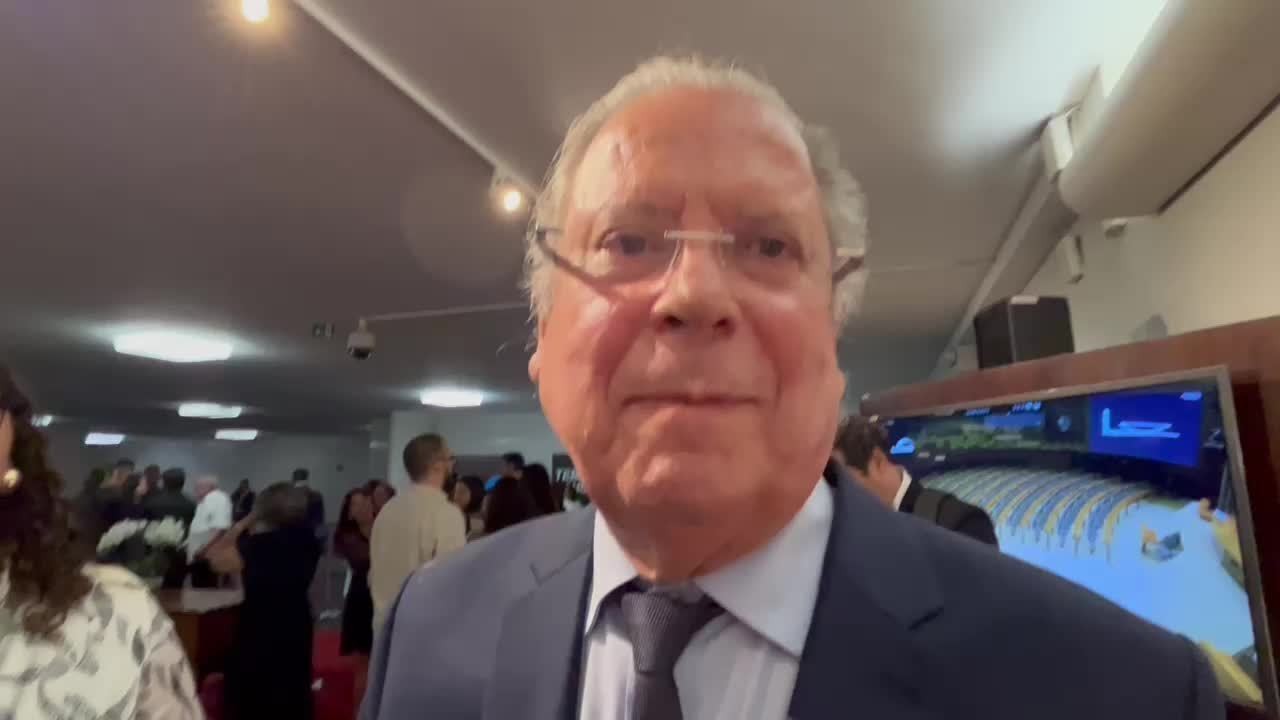 Após 19 anos, José Dirceu volta ao Congresso para sessão solene sobre ...