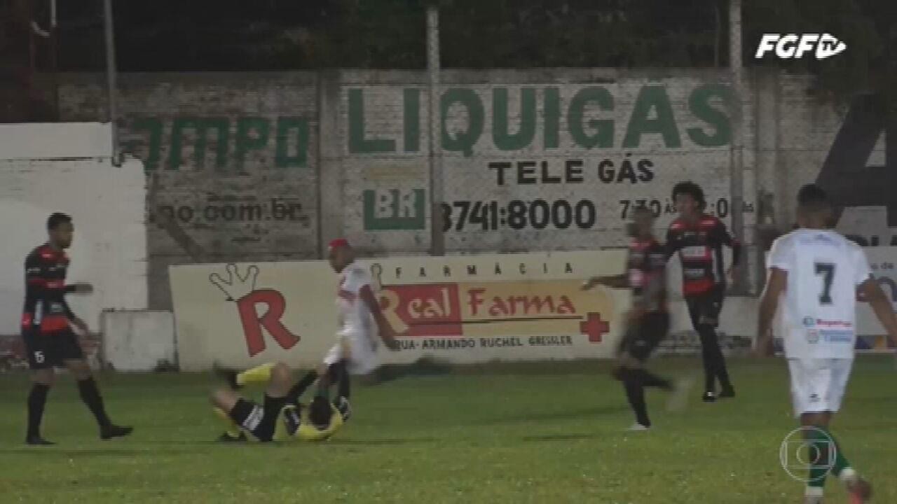 Jogador que chutou árbitro na cabeça durante partida de futebol no RS é ...