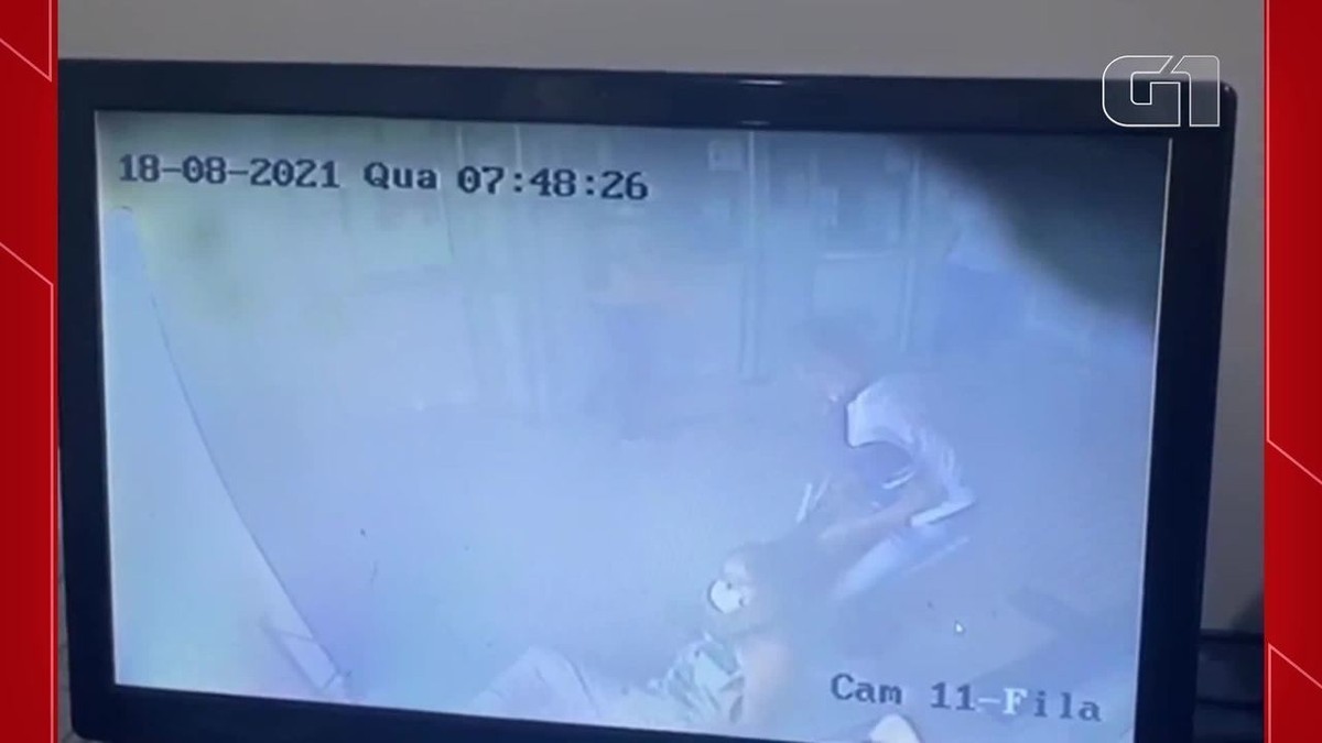 VÍdeo Assaltante Arrasta Dona De Lotérica Pelos Cabelos Durante Roubo